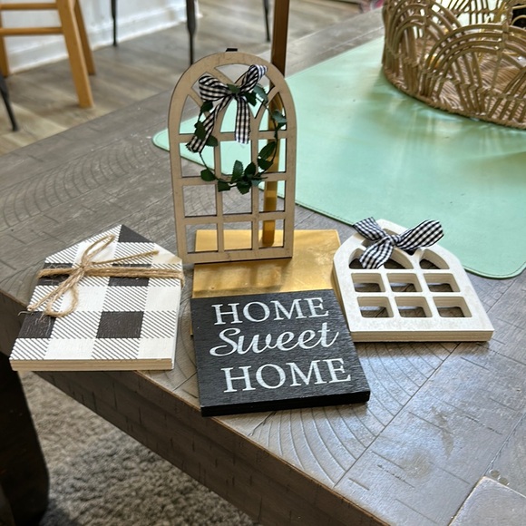 Wall Decor | Rustic Home Decor Set With Black And White Accents Nwot ...